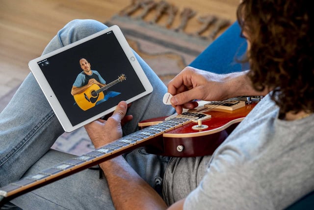 Free Online Guitar Lessons - Easy Step-by-Step Video Lessons